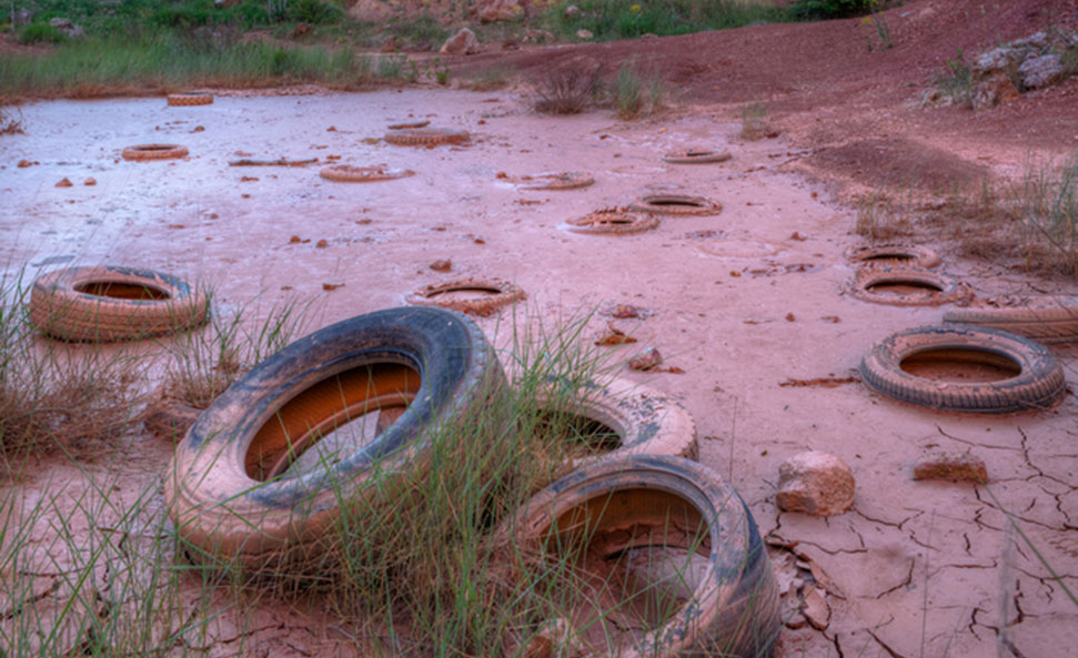 Le scandale des boues rouges : qui est vraiment responsable